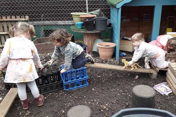 Indoor & Outdoor Play - Co-operative Play and Learn